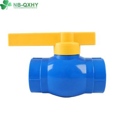 Cina Modalità di guida manuale Valvola di controllo in plastica blu Funzione di deflusso Valvola a sfera PVC/UPVC in vendita
