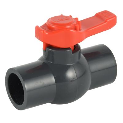 Cina Valvola a sfera per tubi e accessori in PVC Pn16 in vendita
