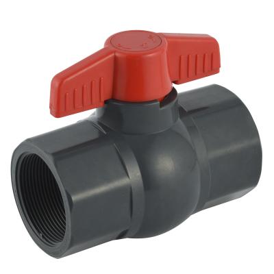 Cina US 0/Piece PVC Manico rosso Materiale ottangolo nero Valvola a sfera a filo maschile e femminile in vendita
