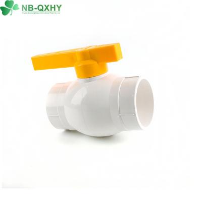Cina Valvola a sfera in PVC da 1/2 4 pollici con maniglia flessibile QX e maniglie diverse in vendita