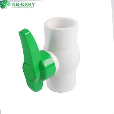 Cina Valvola a sfera in PVC da 1/2 4 pollici con maniglia flessibile QX e maniglie diverse in vendita