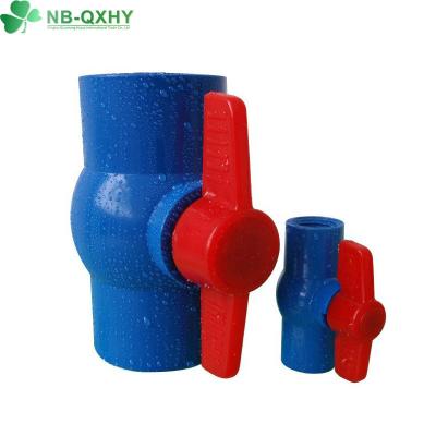 Cina Valvola a sfera in PVC da 1/2 4 pollici con maniglia flessibile QX e maniglie diverse in vendita