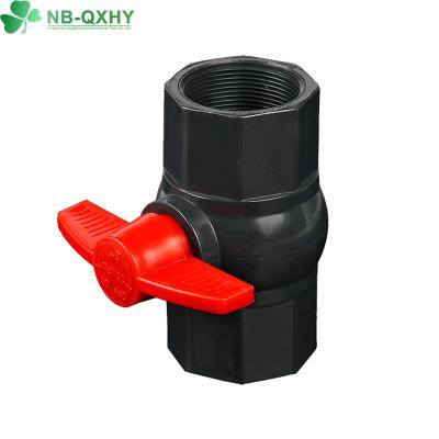 Cina Manuale di drenaggio dell'acqua per edifici Valvola a sfera ottagonale compatta in PVC per sistemi di irrigazione in vendita