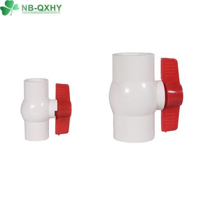 Cina Collegamento di tubi di acqua per piscina Valvola a sfera in PVC con struttura flessibile in vendita