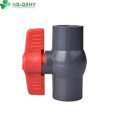 Cina Maniglia rossa Corpo grigio Valvola a sfera rotonda PVC Valvola a sfera ottagonale per tubi da giardino in vendita