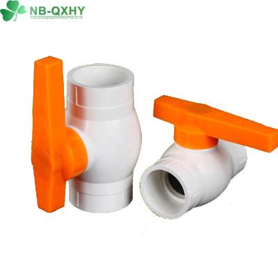 中国 DIN 標準 PVC コンパクトボールバルブ 熱冷水直流用 販売のため