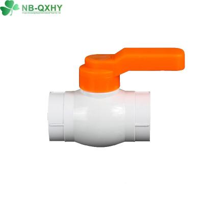 Cina Valvola a sfera di irrigazione a bassa temperatura di tipo PVC per il sistema di approvvigionamento idrico in vendita