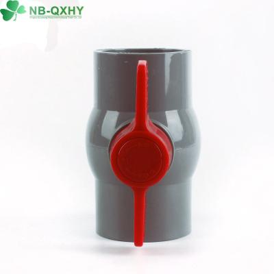 Cina Valvola a sfera compatta in PVC a bassa temperatura per canale a tipo retto in vendita