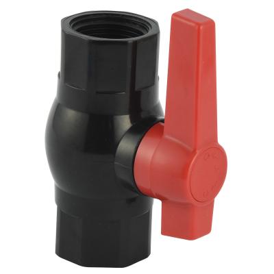 Cina Valvola a sfera ottagonale in PVC femminile di plastica per approvvigionamento idrico in vendita