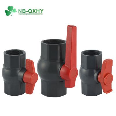 Cina Valvola a sfera ottagonale in PVC per approvvigionamento idrico con manico a filo e pressione nominale Pn10 in vendita