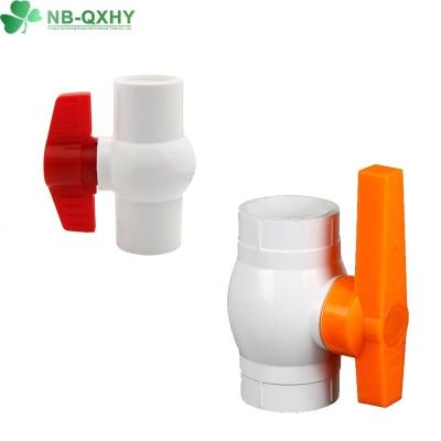 Cina Utilizzo industriale Manicotto in plastica di farfalla rossa Valvola a sfera in PVC bianco con standard ANSI in vendita