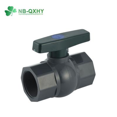 Cina Valvola a sfera in PVC femminile a maniglia verde scuro per approvvigionamento idrico e materiale in PVC di lunga durata in vendita