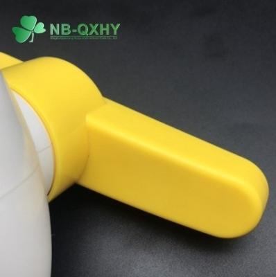 Cina QX Valvola a sfera bianca a superficie liscia con maniglia gialla US 5/pezzo in vendita