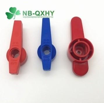 Cina Fittings di tubi in PVC Valvola a sfera compatta per uso industriale dell'acqua in piscina in vendita