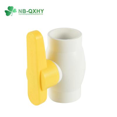 Cina Valvola a sfera in PVC a presa ANSI da 1/2 a 2 pollici con maniglia gialla Valvola a scarico per media d'acqua in vendita
