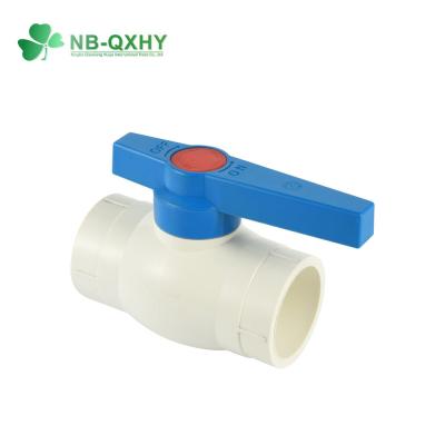 China Válvula de esfera de plástico de PVC padrão ANSI com alça azul e estrutura fixa do fornecedor à venda