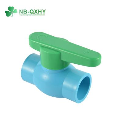 China Válvula de esfera de plástico de PVC padrão ANSI com alça azul e estrutura fixa do fornecedor à venda