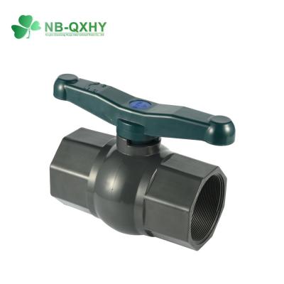 China Pn16 3 polegadas corpo cinza PVC válvula de bola octogonal com alça verde solicitação personalizada à venda