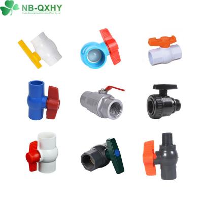 Cina Valvola a sfera flessibile grigio PVC a filo Valvola di unione maschile femminile F/M Ss Maniglia ABS per sicurezza in vendita
