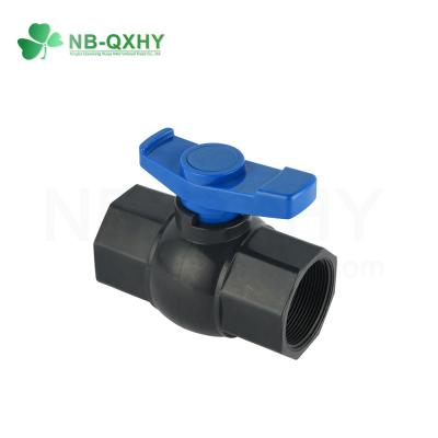 Cina Valvola a sfera a filo BSPT in plastica blu / manico in PVC per irrigazione Opzione di personalizzazione in vendita