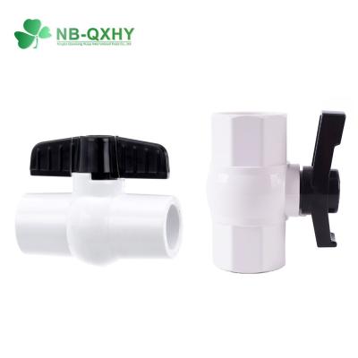 China Válvula de bola flexível 21/2 polegadas PVC plástico água branca com alça e material preto à venda
