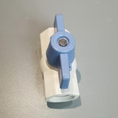 Cina Nb-QXHY UPVC/PVC 1/2 BS Valvola a sfera ottagonale Valvola di plastica con modello del Perù in vendita