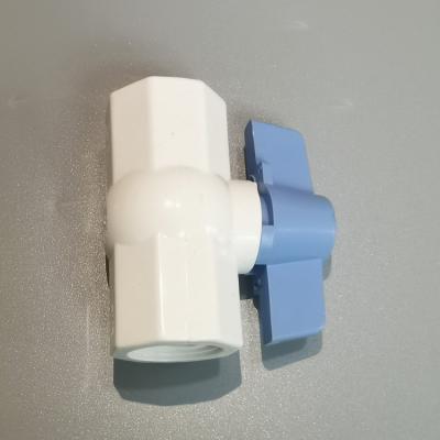Cina Nb-QXHY UPVC/PVC 1/2 BS Valvola a sfera ottagonale Valvola di plastica con modello del Perù in vendita