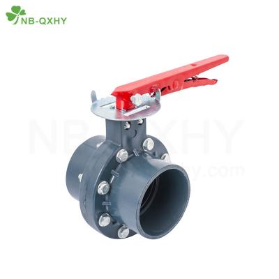 China Huishoudelijk gebruik PVC handmatig vlinderklep met compact ontwerp en flensverbinding Te koop