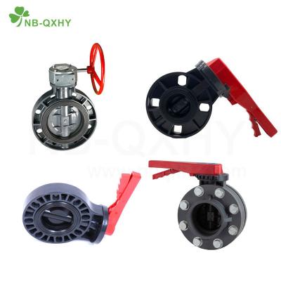 China Huishoudelijk gebruik PVC handmatig vlinderklep met compact ontwerp en flensverbinding Te koop