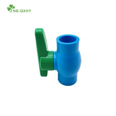 Cina Valvola a sfera compatta in plastica in PVC con personalizzazione dell'alimentazione idrica in vendita
