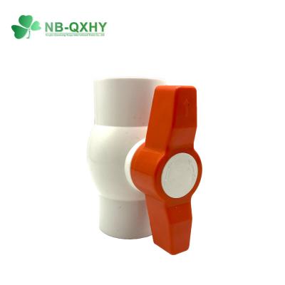 Cina Valvola a sfera a presa compatta in UPVC/PVC con manico arancione rosso in vendita