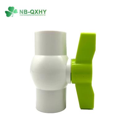 Cina Modalità di guida manuale protetta dai raggi UV Valvola a sfera a manopola verde in UPVC/PVC per l'approvvigionamento idrico in vendita