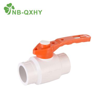 China Válvula de esfera de PVC/PPR/PE com alça de ferro de alta espessura e baixa temperatura à venda