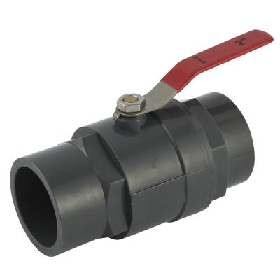 Cina Colla di connessione 1/2-4 pollici PVC di plastica due pezzi valvola a sfera con temperatura normale in vendita