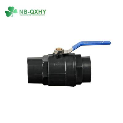 Cina Colla di connessione 1/2-4 pollici PVC di plastica due pezzi valvola a sfera con temperatura normale in vendita