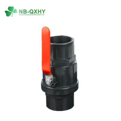 Cina Colla di connessione 1/2-4 pollici PVC di plastica due pezzi valvola a sfera con temperatura normale in vendita