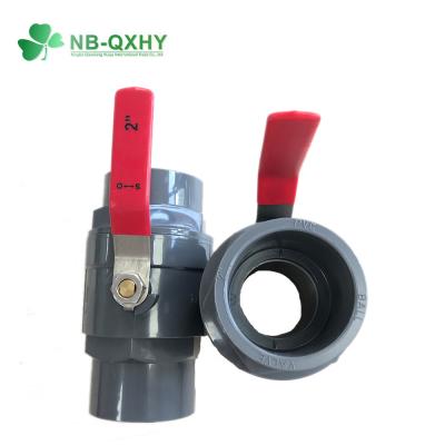 Cina Colla di connessione 1/2-4 pollici PVC di plastica due pezzi valvola a sfera con temperatura normale in vendita