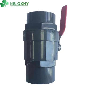 Cina Valvola a sfera di drenaggio dell'acqua in PVC a due parti per campi agricoli in vendita