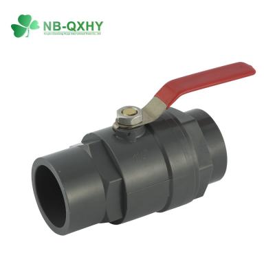 China Normale temperatuur PVC UPVC Plastic Two Piece Ball Valve met roestvrijstalen handvat Te koop