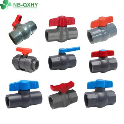 China Normale temperatuur PVC UPVC Plastic Two Piece Ball Valve met roestvrijstalen handvat Te koop