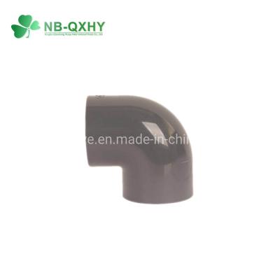 Cina Collegamento adesivo Pn16 PVC a pressione bianco e blu per accessori di tubi in plastica in vendita