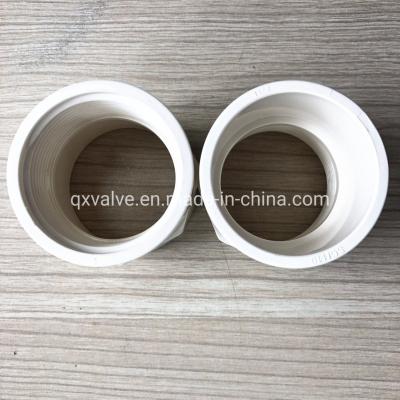 中国 ASTM SCH40 バスルーム用PVC女性アダプタ 青い壁厚み プラスチック管のフィッティング 販売のため