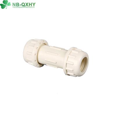 Cina Fittings di tubi di plastica UPVC per approvvigionamento idrico PVC Quick Connect personalizzati per il vostro progetto in vendita