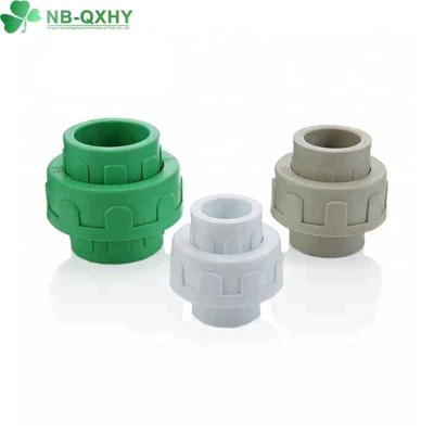 Cina Fittings per tubi PPR in plastica con connessione ad angolo di 90 gradi con Pn20 e Pn25 in vendita