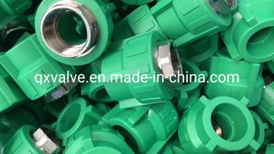 中国 90 度 角 色彩のある PPR パイプと冷たい水と熱い水のためのフィッティング 耐久性素材 販売のため