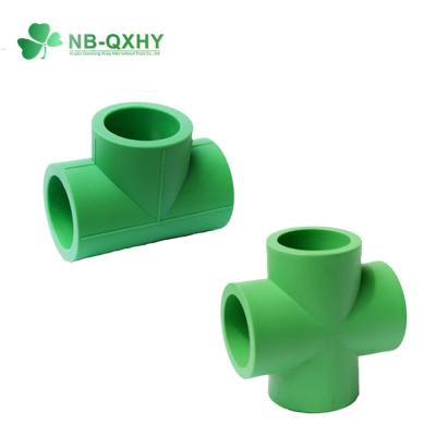 中国 温水グリーンパイプフィッティング QX PPR 平等クロスティー 20mm から 110mm あなたの基準のために 販売のため