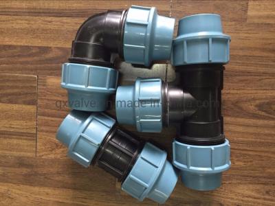 China QX Fittings de compressão de PP de cores múltiplas para irrigação Conector de tubos de ângulo de 45o Tee à venda