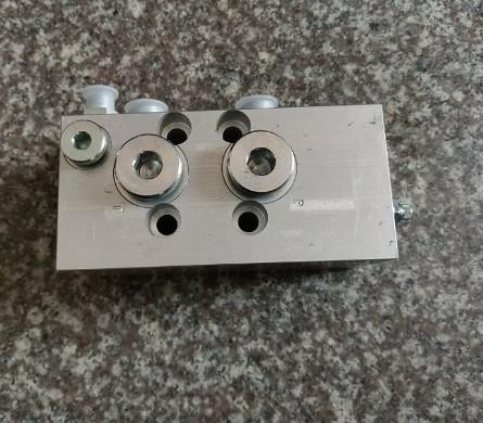 Quality 0019401401 Distribution Valve Linde Forklift Spare Parts With Smooth Operation for sale