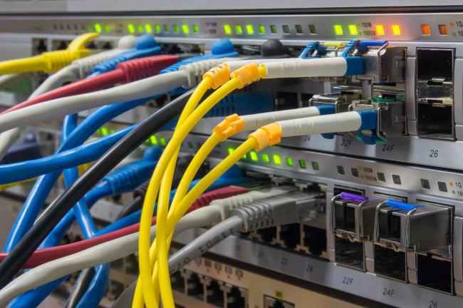 Fiber optic pigtail installation in a patch panel application