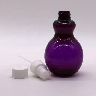 Cina 225 ml di bottiglia spray in forma di pera a colori personalizzati in PET per soluzione di imballaggio cosmetico in vendita